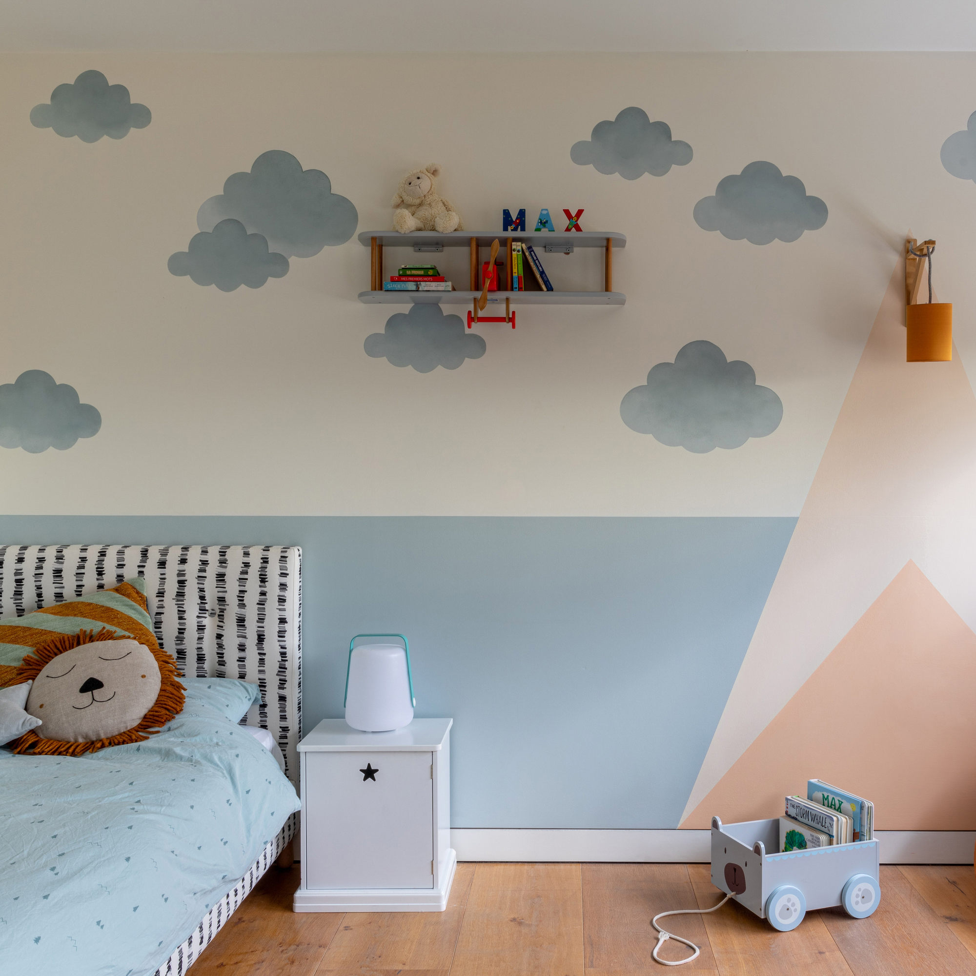 Upwardly Chic: Unveiling the Latest Trendy Ceiling Designs - Lumenrooflight