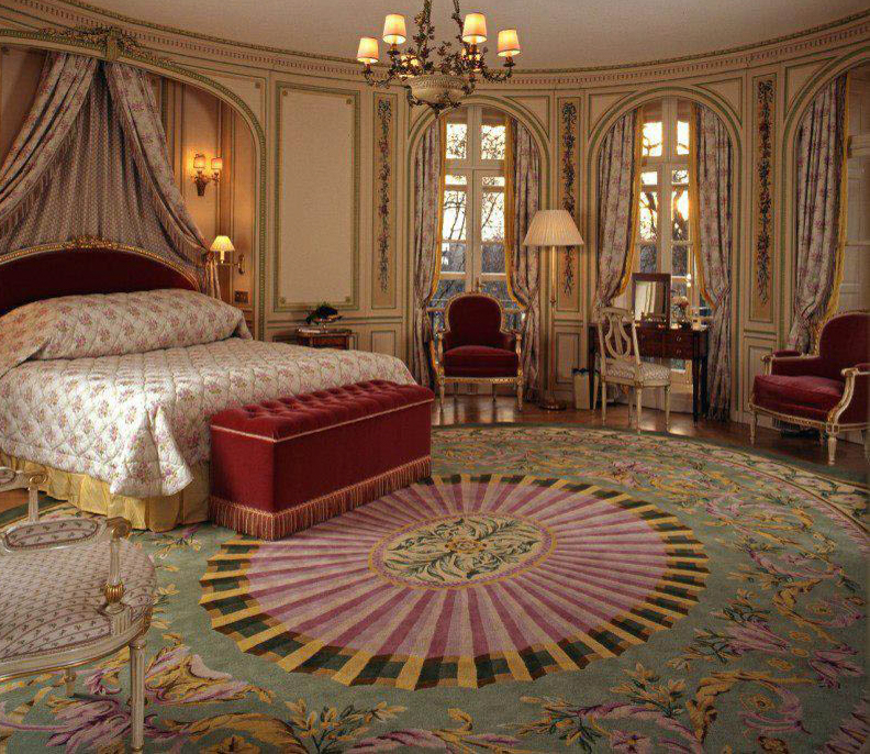 Radiant Elegance: The Alluring Beauty of White Glass Light - Lumenrooflight